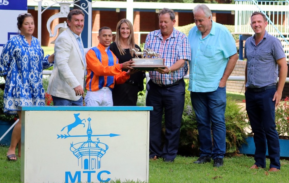 Jet Mirage Holds On | Racing at Borrowdale Park in Harare – Zimbabwe